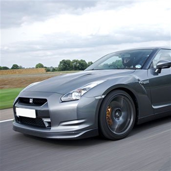 Learn How to Drive The Nissan GTR with Expert Drivers