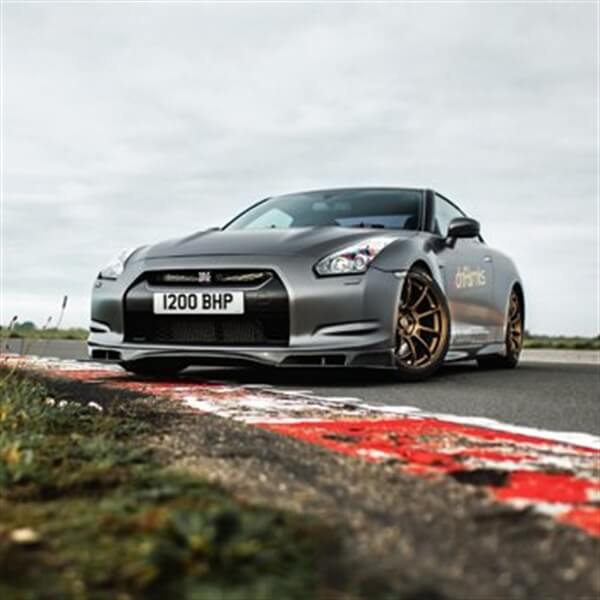 Sumo Power Nissan 1200bhp R35 GT-R Drives | Into The Blue